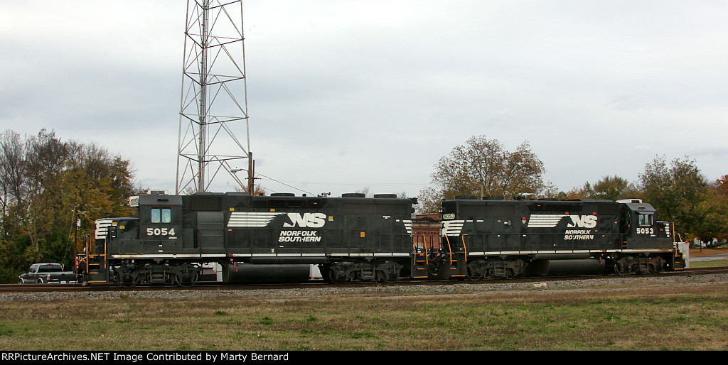 Sisters 5054 and 5053 at Yadkin Jct.
